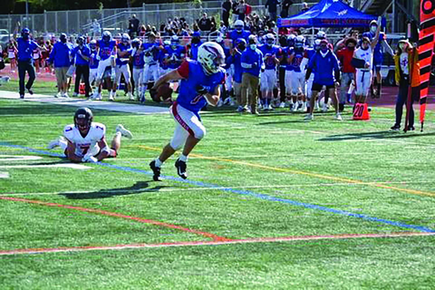 Varsity football falls to Redwood on home turf - The Tam News